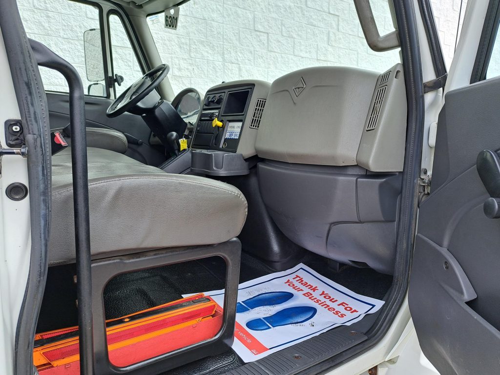 2017 INTERNATIONAL 4300 - Lakeside International Trucks