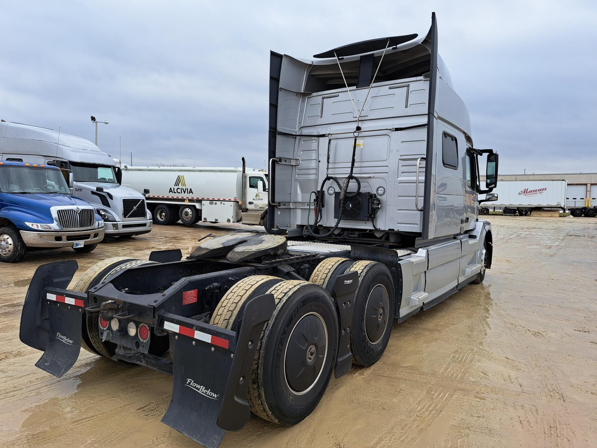 2017 Volvo VNL64T - Lakeside International Trucks