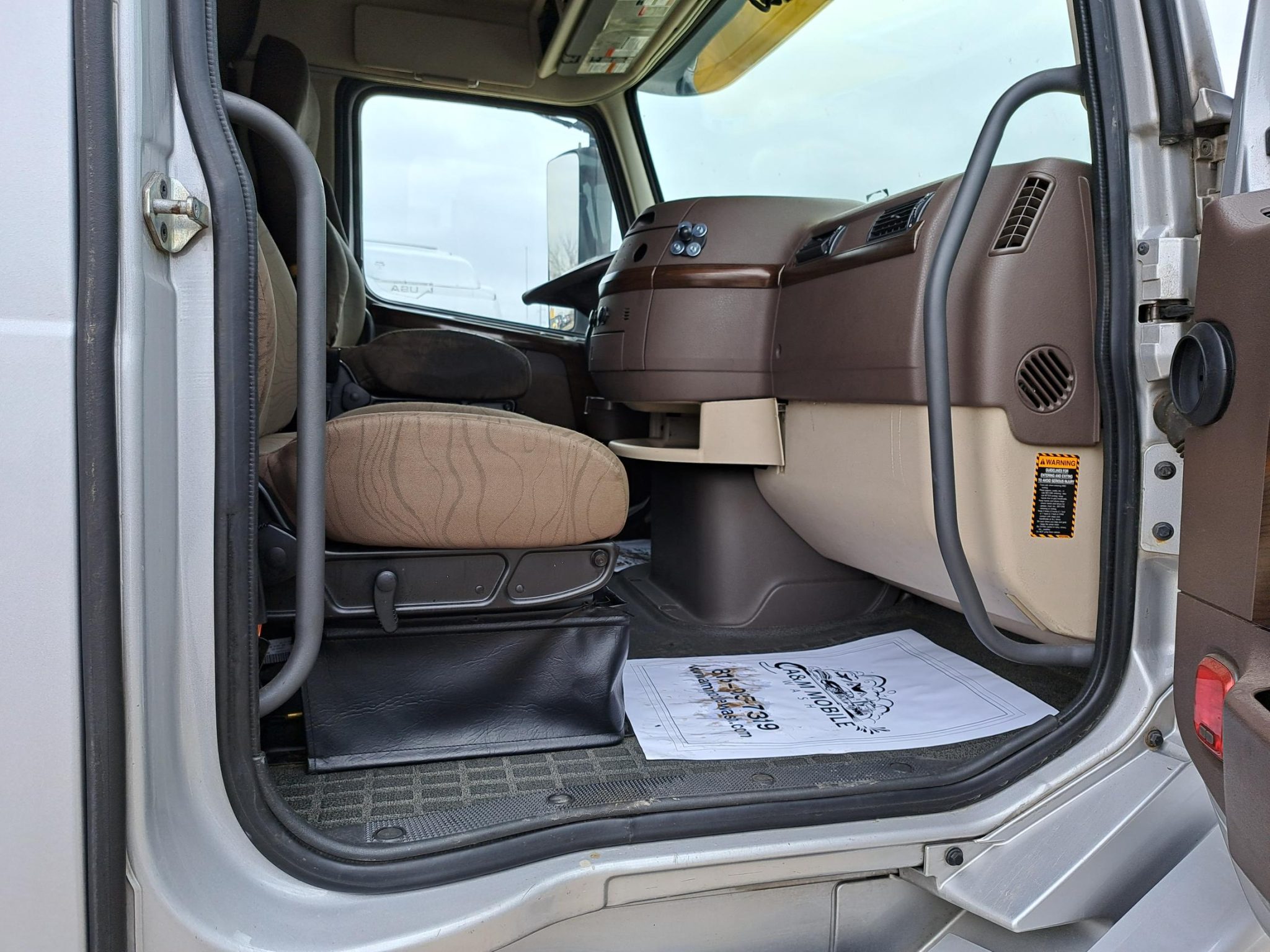 2017 Volvo VNL64T - Lakeside International Trucks