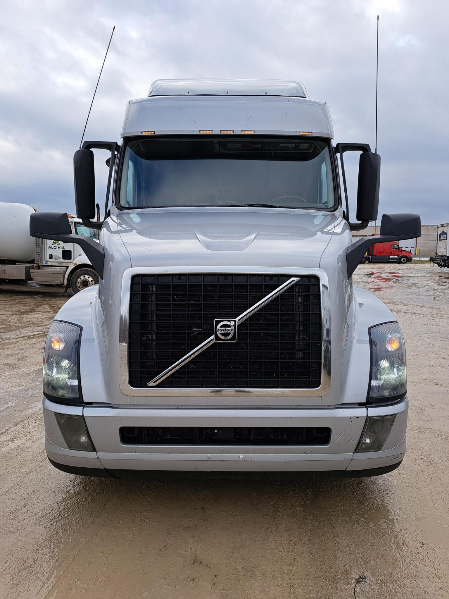 2018 Volvo VNL64T - Lakeside International Trucks