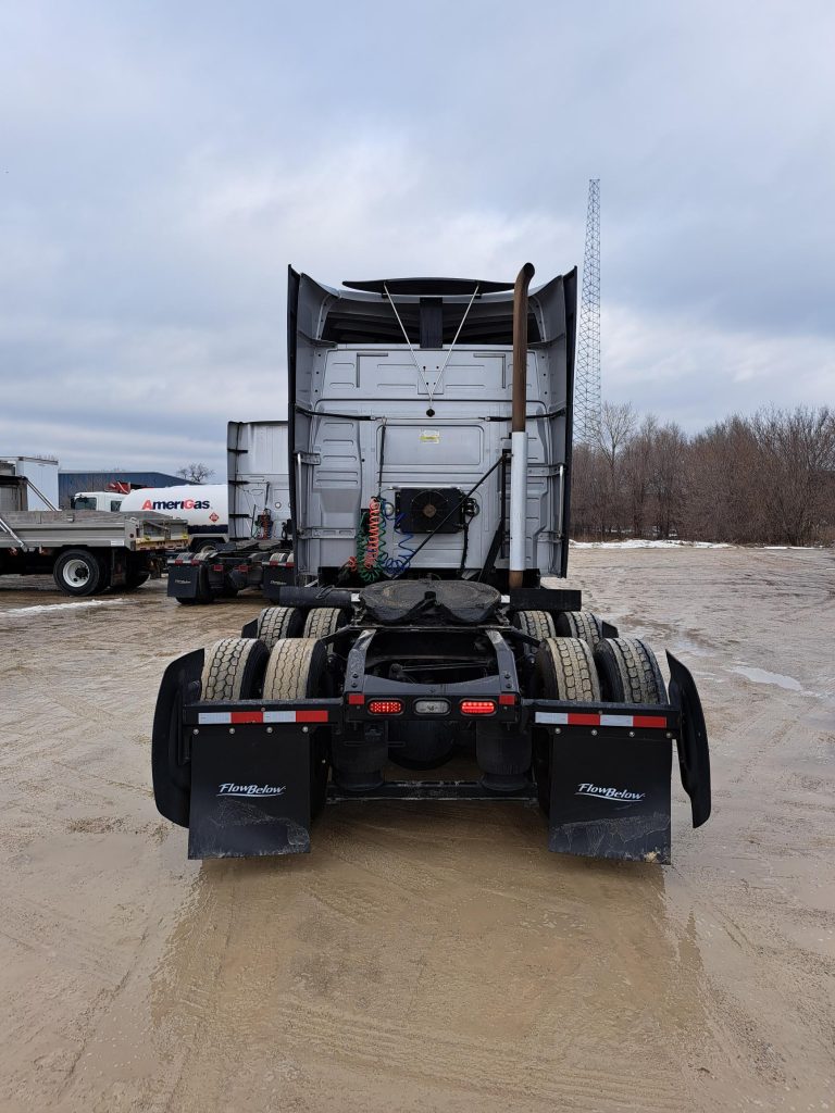 2018 Volvo VNL64T - Lakeside International Trucks