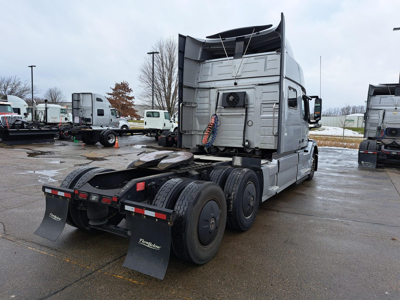 2018 Volvo VNL64T - Lakeside International Trucks