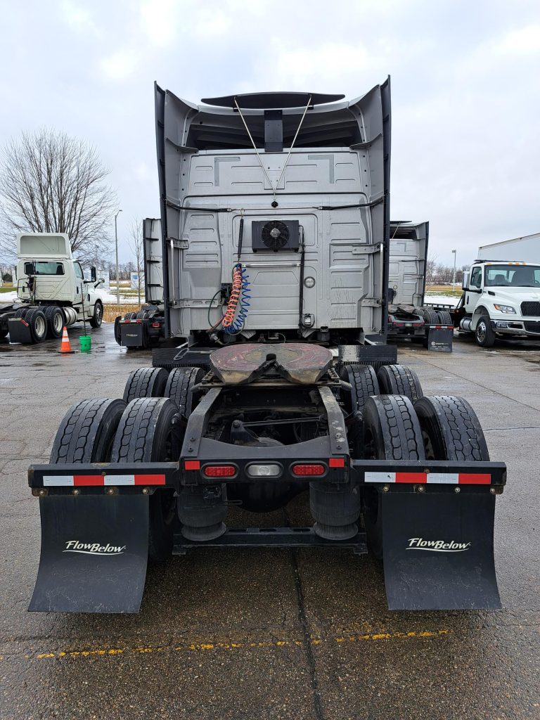 2018 Volvo VNL64T - Lakeside International Trucks