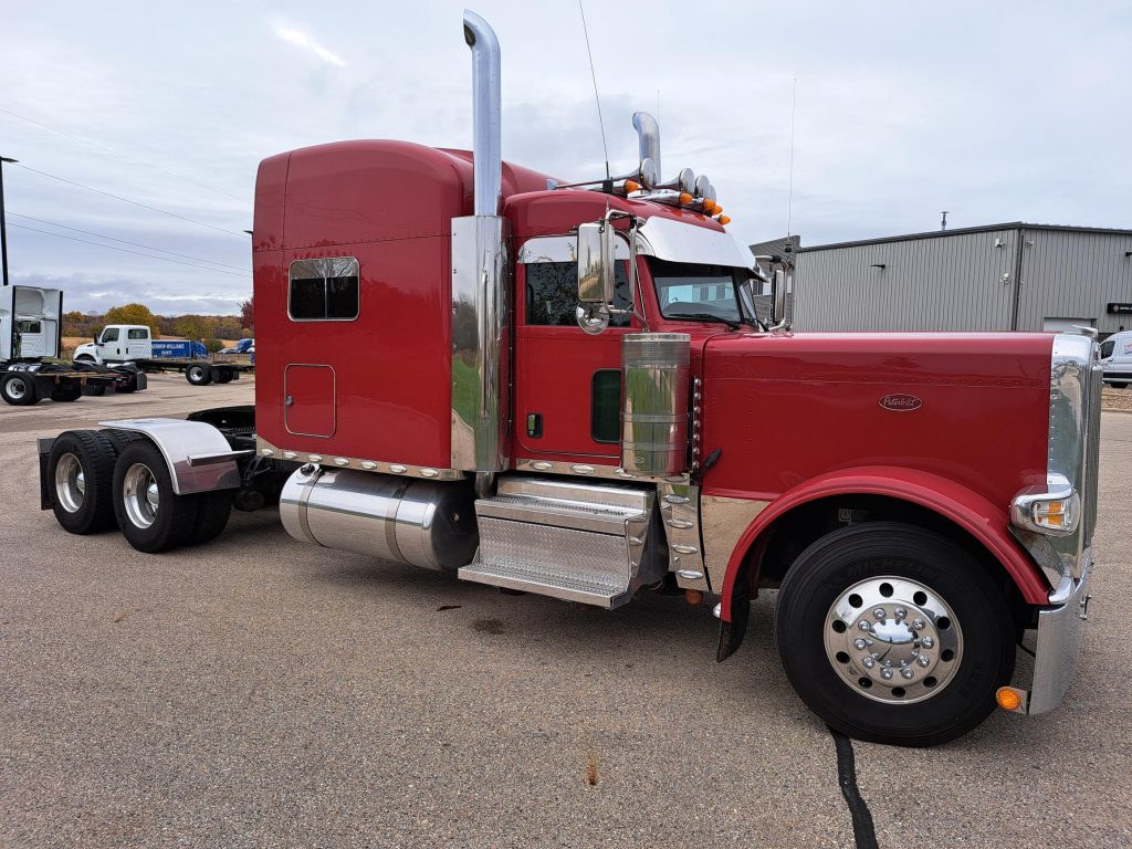 2018 PETERBILT 389 - Lakeside International Trucks