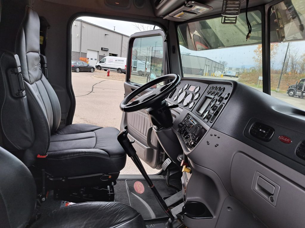 2018 PETERBILT 389 - Lakeside International Trucks