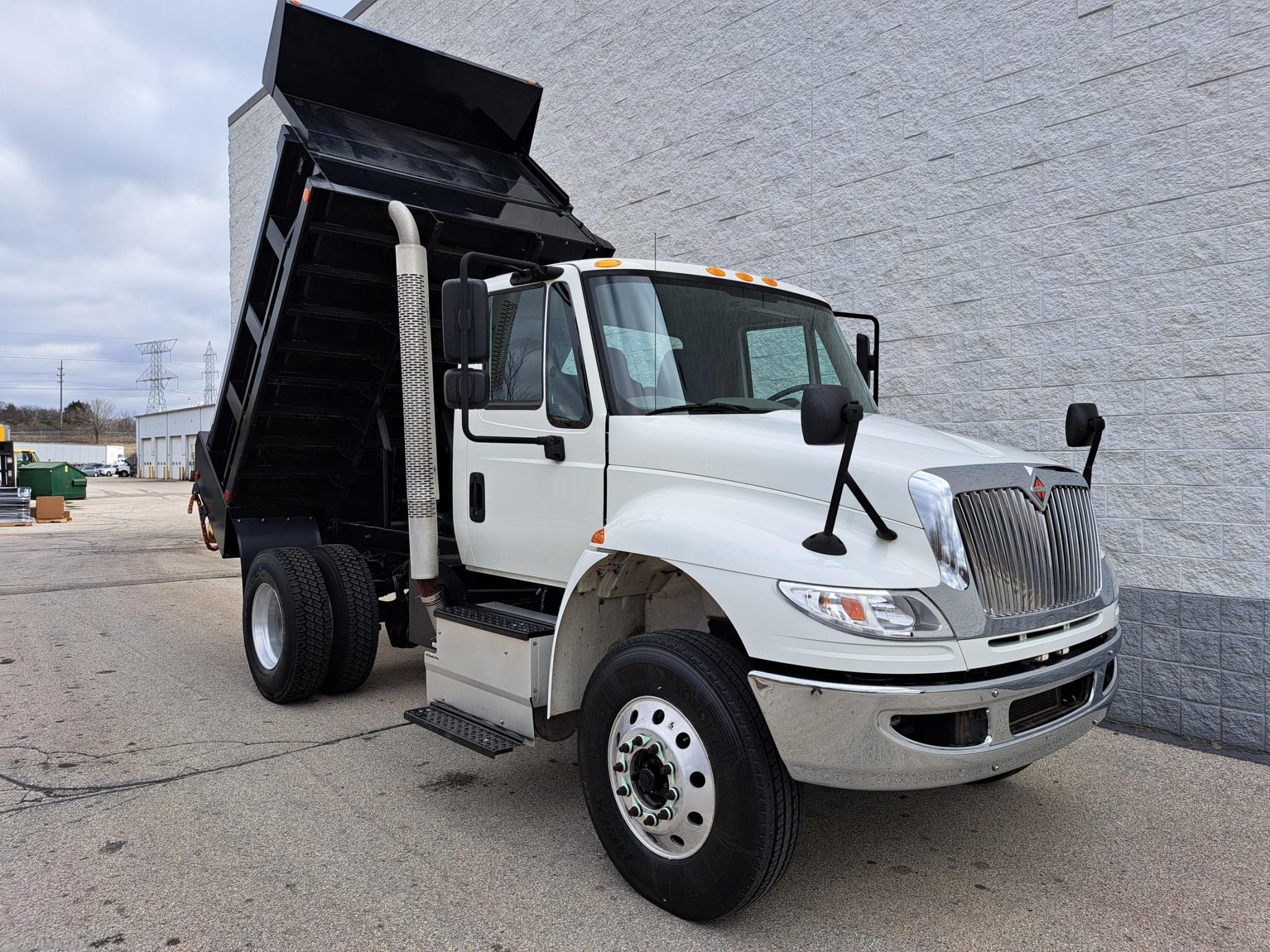 2017 INTERNATIONAL 4300 - Lakeside International Trucks