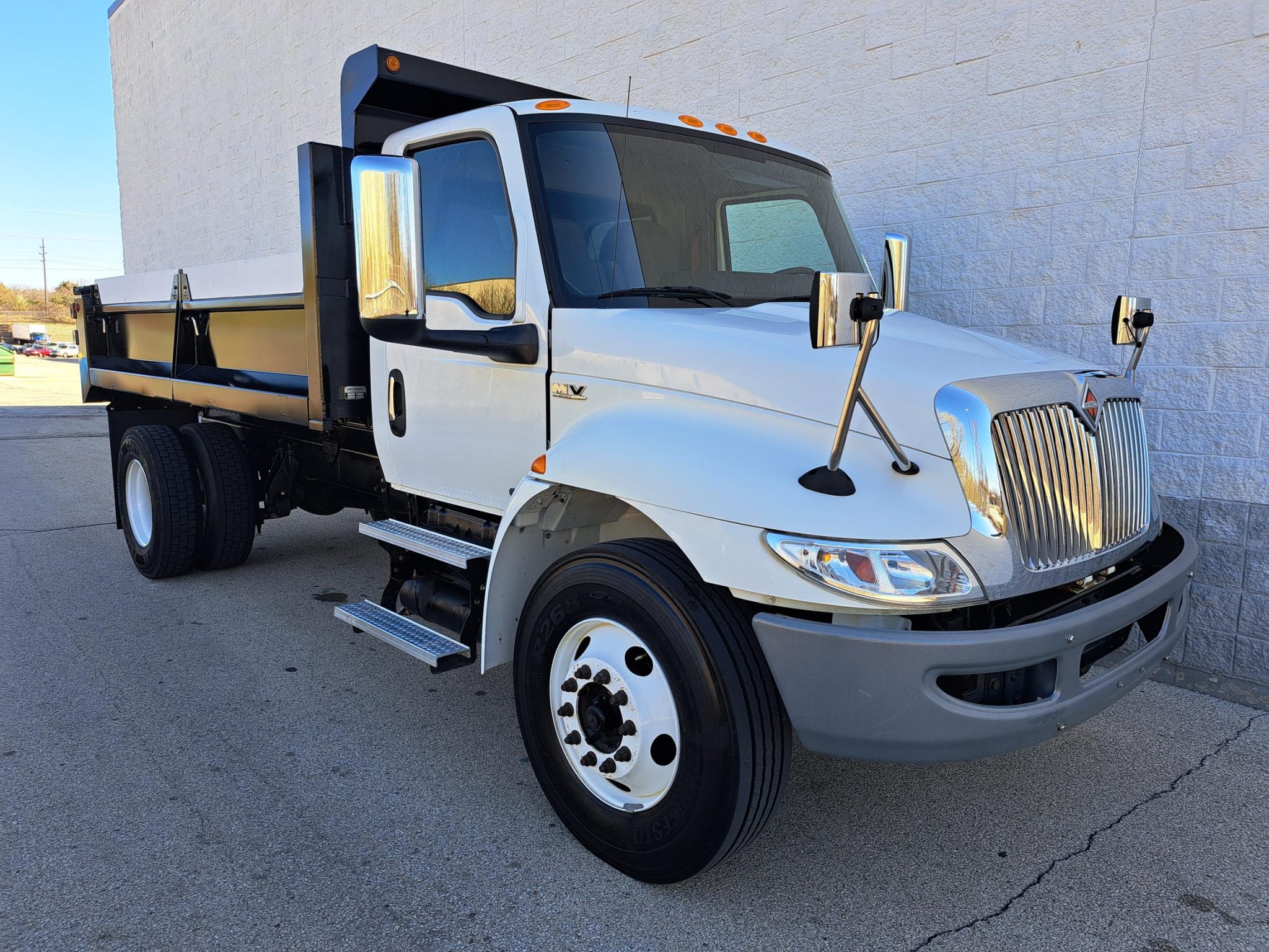 2019 INTERNATIONAL MV607 - Lakeside International Trucks