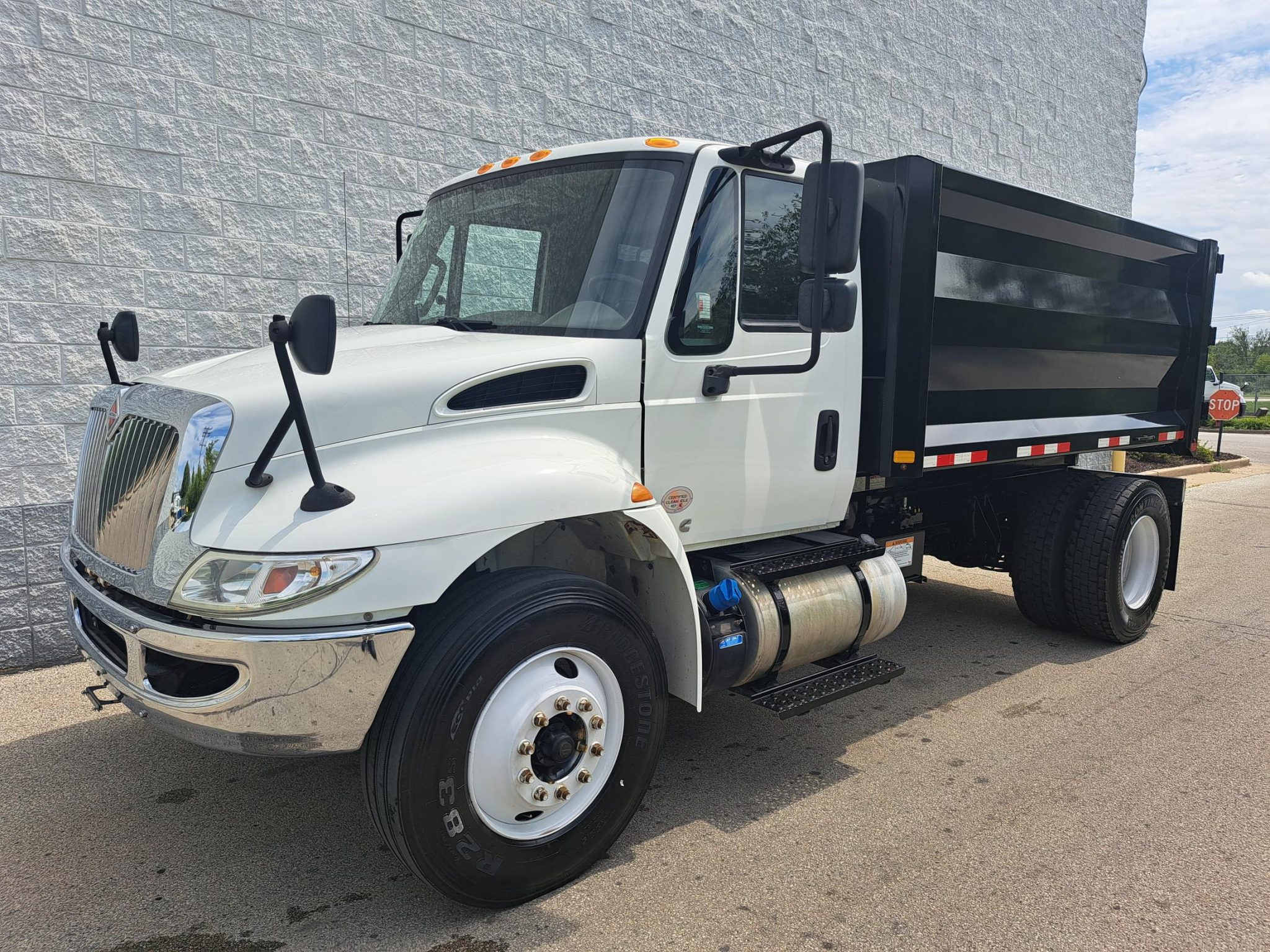 2019 INTERNATIONAL 4300 - Lakeside International Trucks